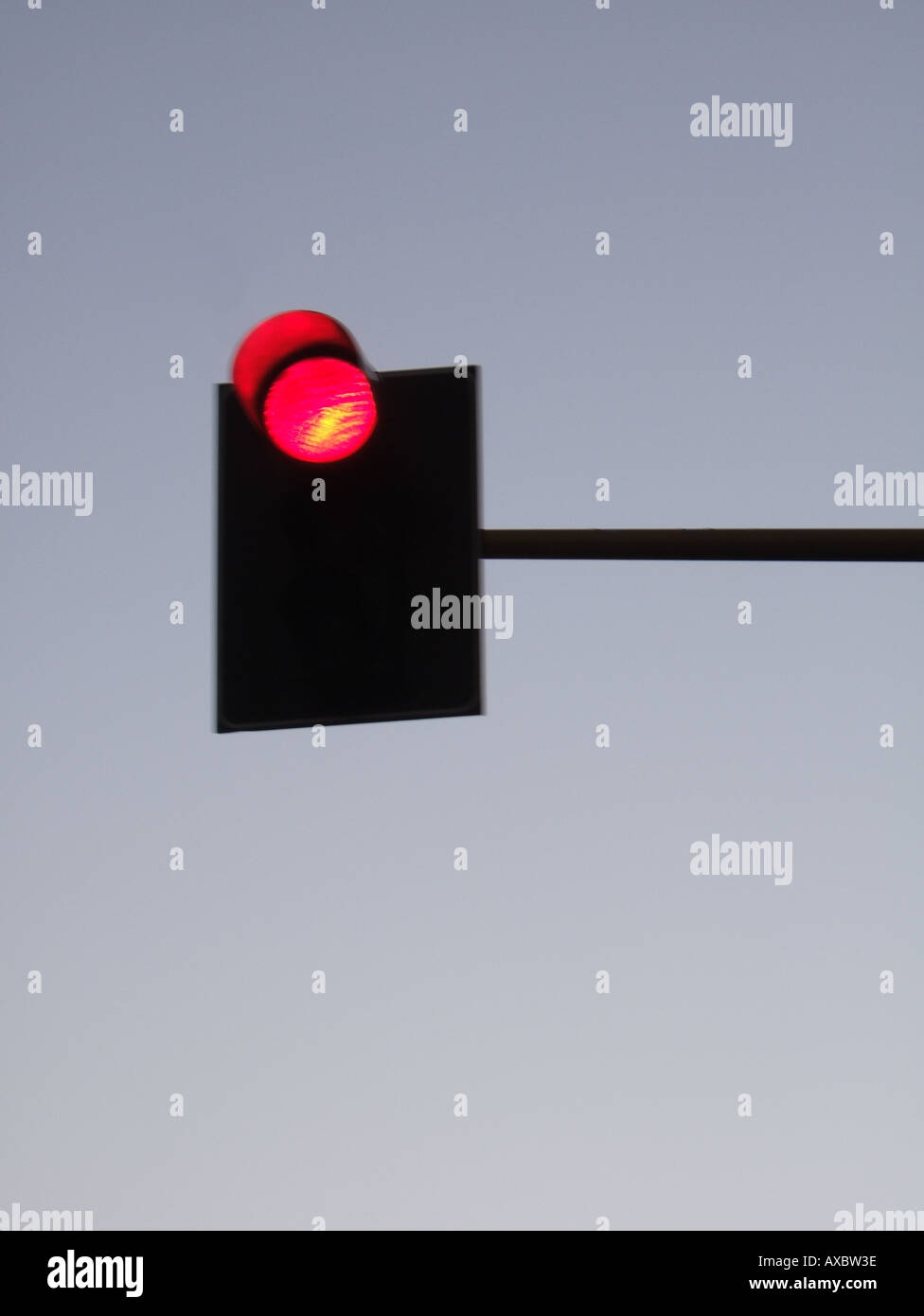 red traffic light at night Stock Photo - Alamy