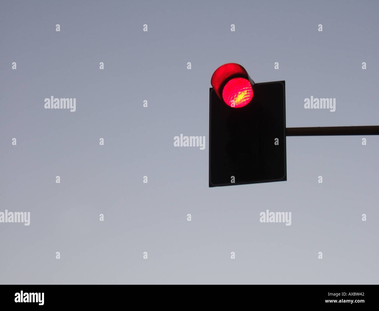 red traffic light at night Stock Photo - Alamy