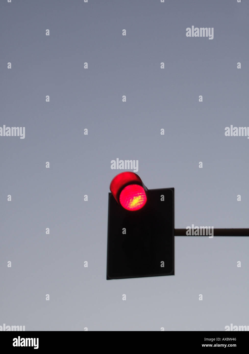 red traffic light at night Stock Photo - Alamy