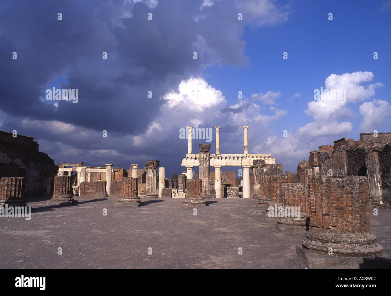 Roman basilica pompeii hi-res stock photography and images - Alamy