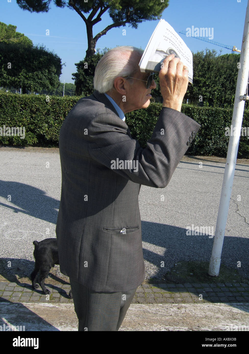 old man using newspaper as shade in rome Stock Photo - Alamy