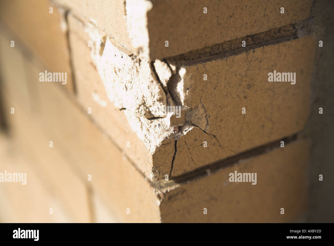Broken corner of brick wall, horizontal view Stock Photo - Alamy
