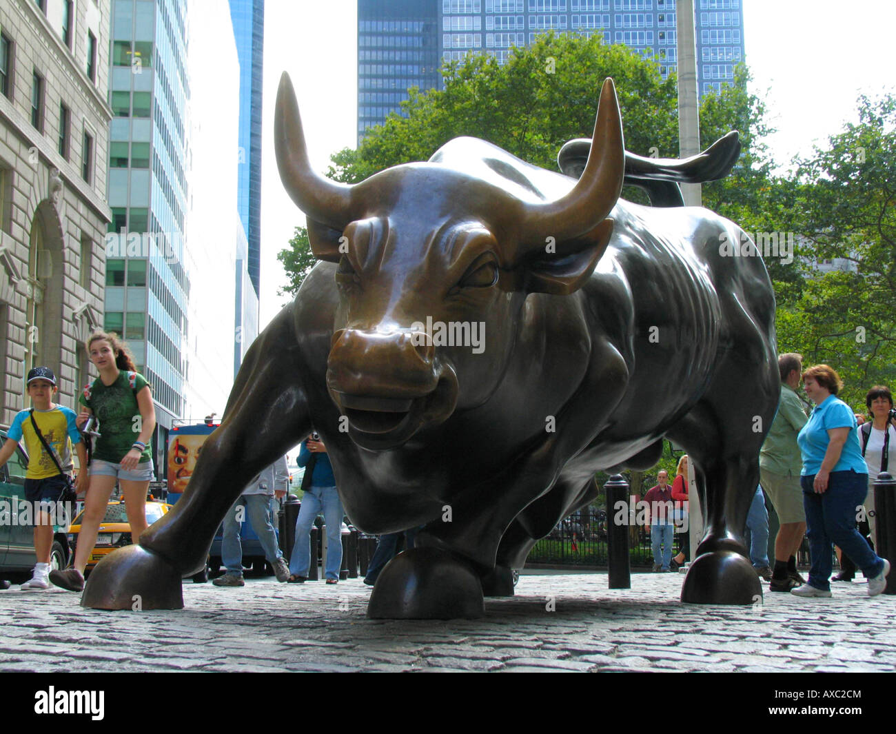 Bull of wall street hi-res stock photography and images - Alamy