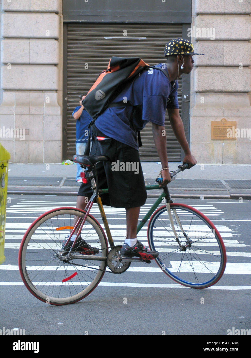 Bicycle courier hi-res stock photography and images - Alamy