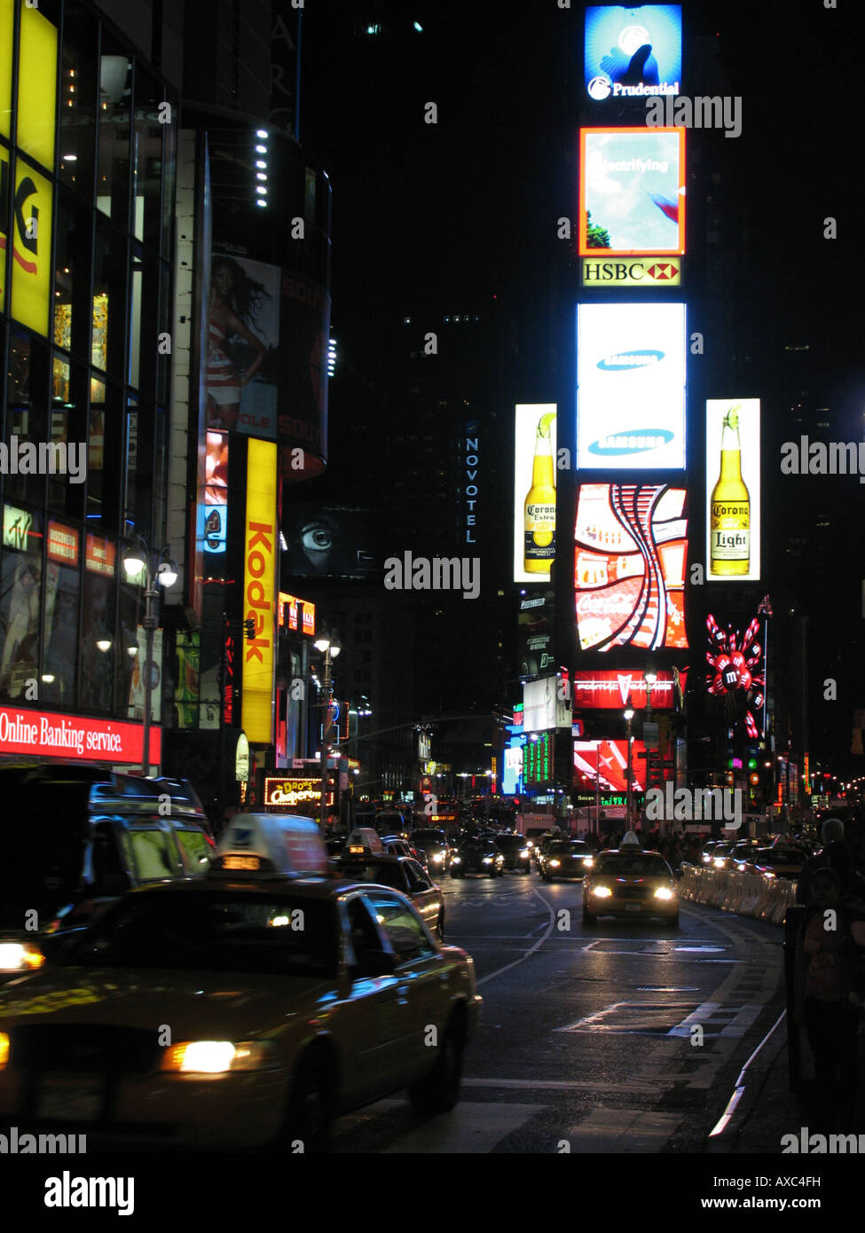 Time square advertising hi-res stock photography and images - Alamy