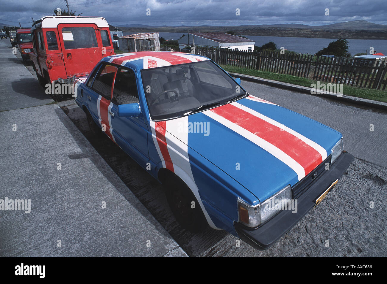 Car roof with union jack flag hi-res stock photography and images - Alamy