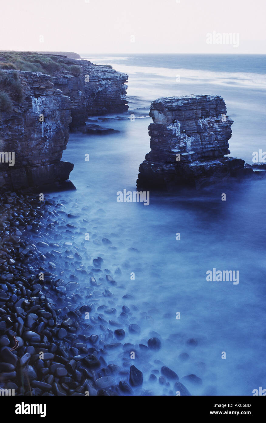 Rocky cliffs on beach hi-res stock photography and images - Alamy
