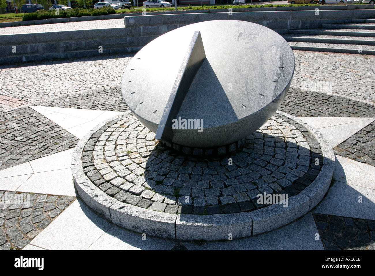 Sundial shadow hi-res stock photography and images - Alamy