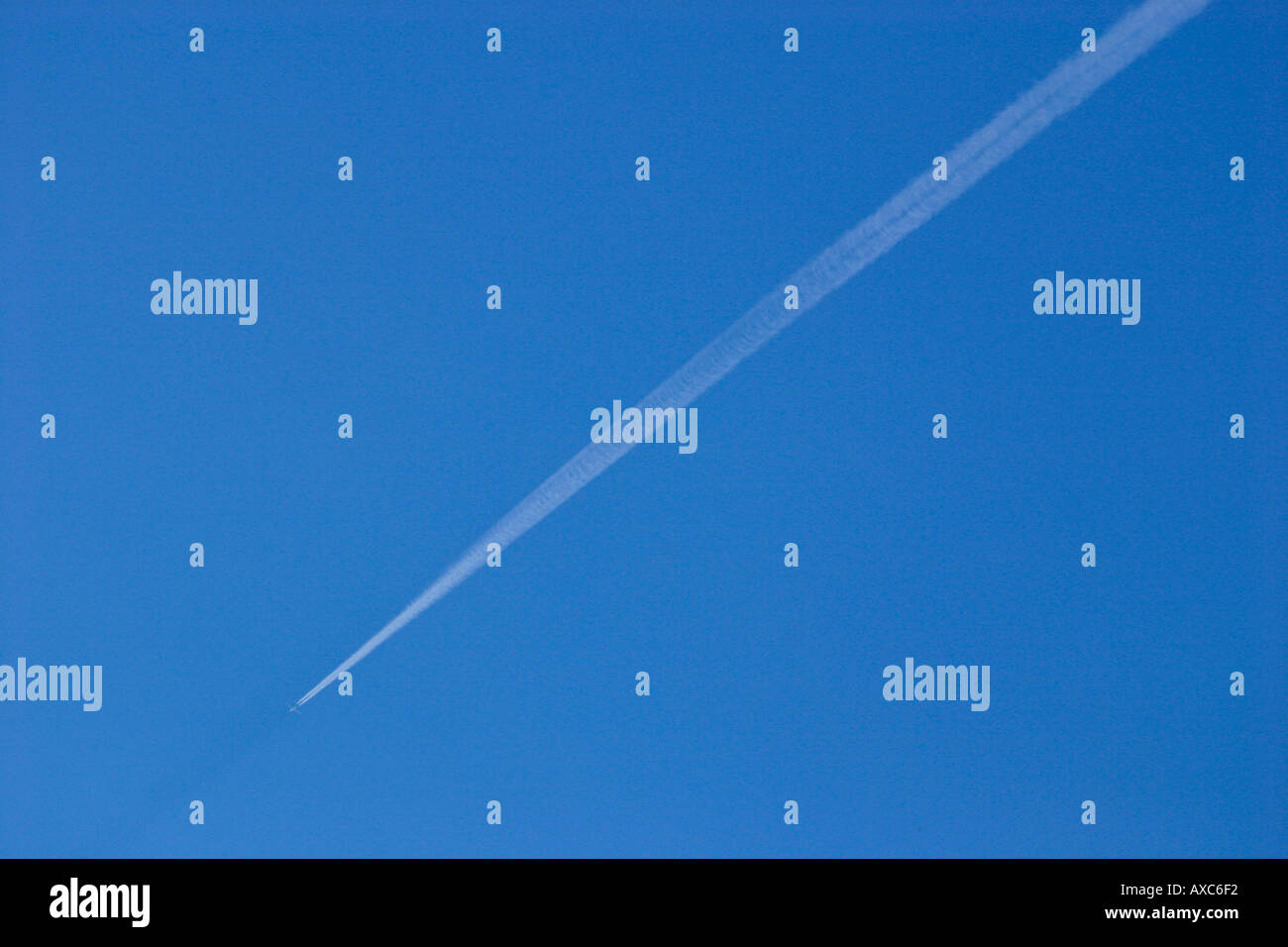 Aircraft in flight hi-res stock photography and images - Alamy