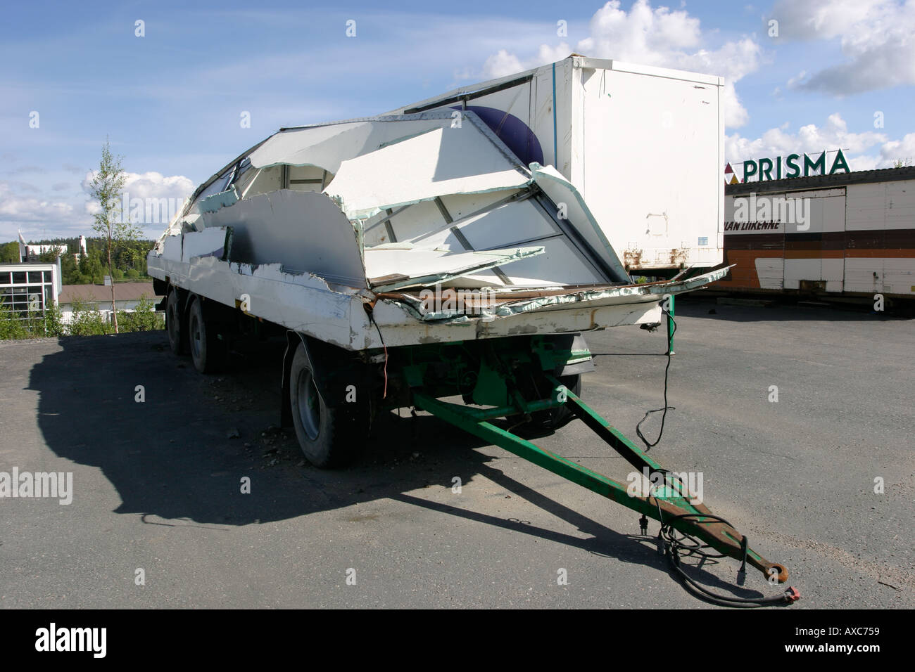 Damaged shipment hi-res stock photography and images - Alamy