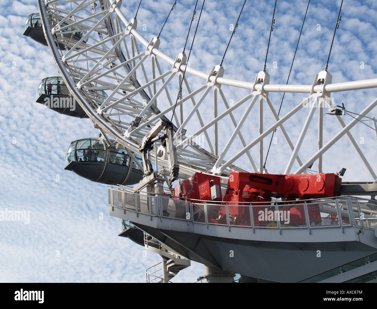 london eye wheel frame capsules hanging rotating southbank river thames ...