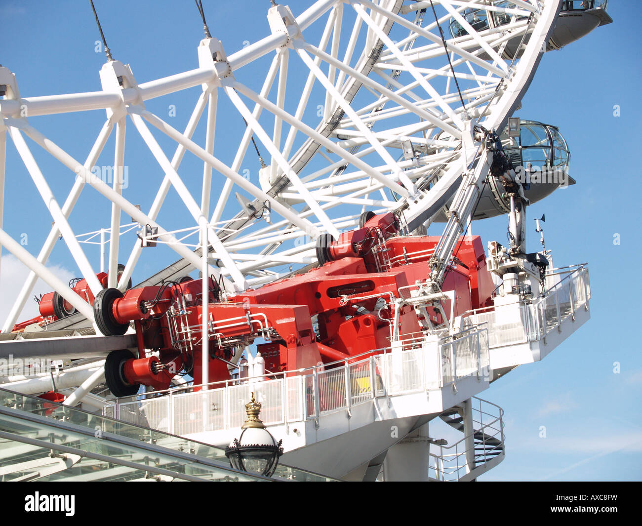 london eye wheel frame capsules hanging rotating Stock Photo - Alamy
