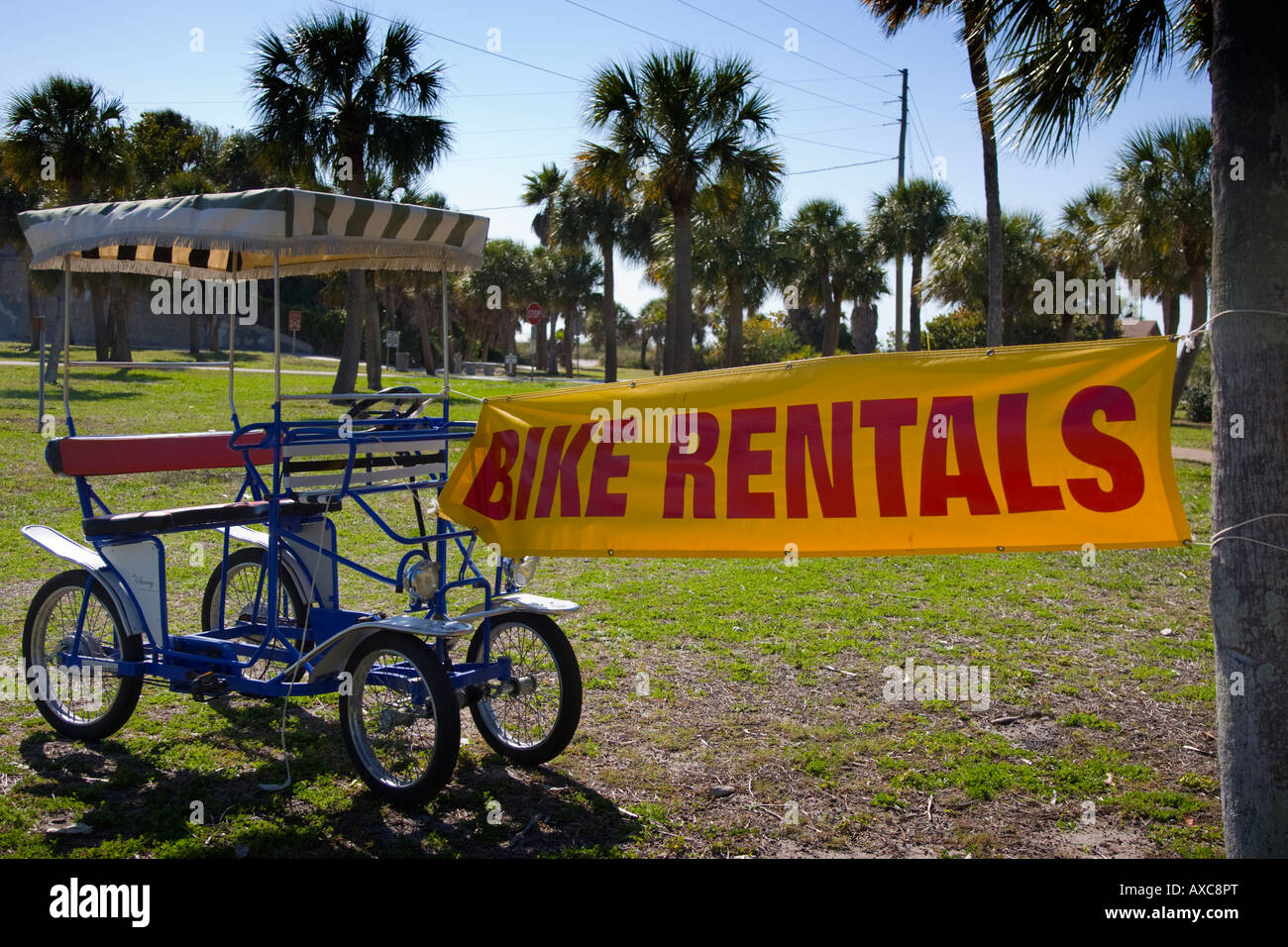 Bike rental sign near the beach Stock Photo - Alamy