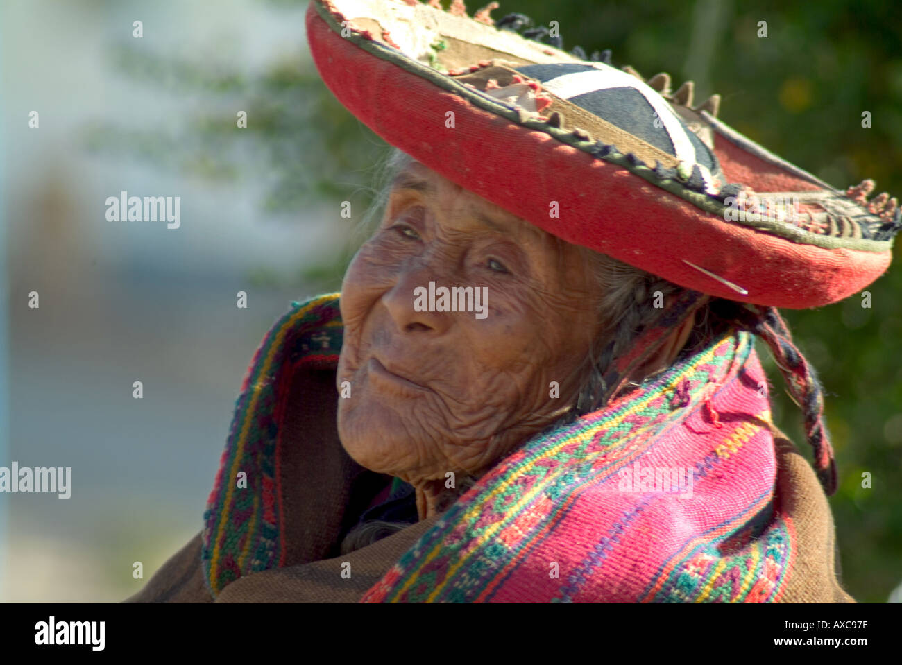 Colorful old lady at the market Stock Photo - Alamy