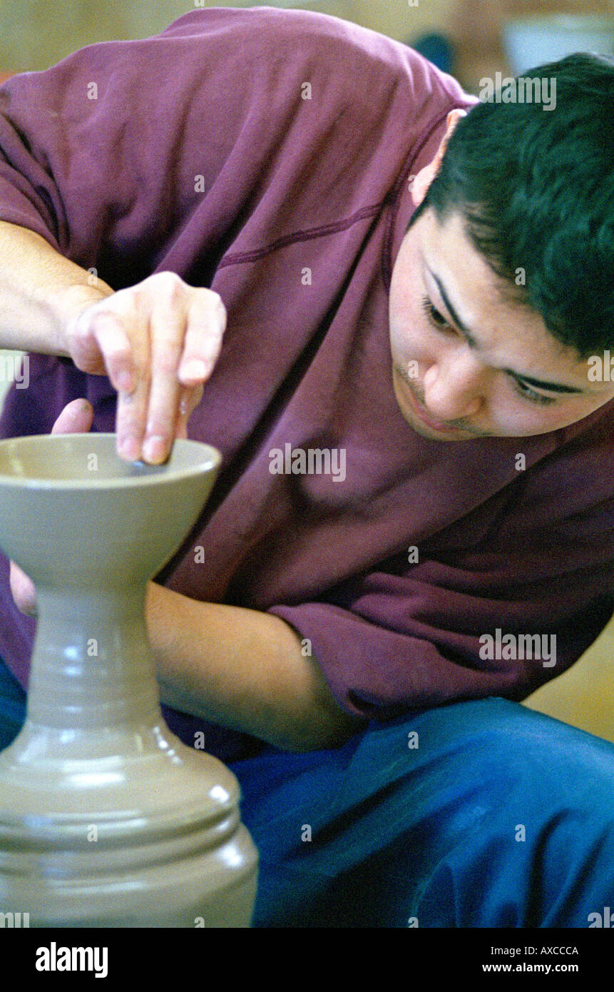 Japanese traditional pottery crafts hi-res stock photography and images ...