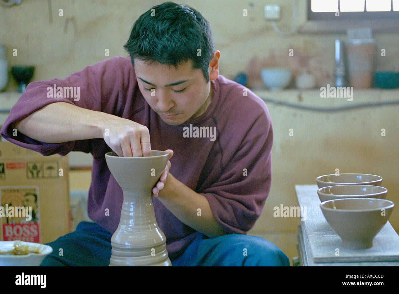 Japanese traditional pottery crafts hi-res stock photography and images ...