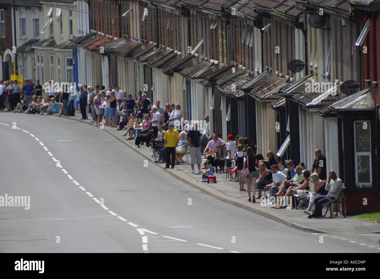 Roadside spectators hi-res stock photography and images - Alamy