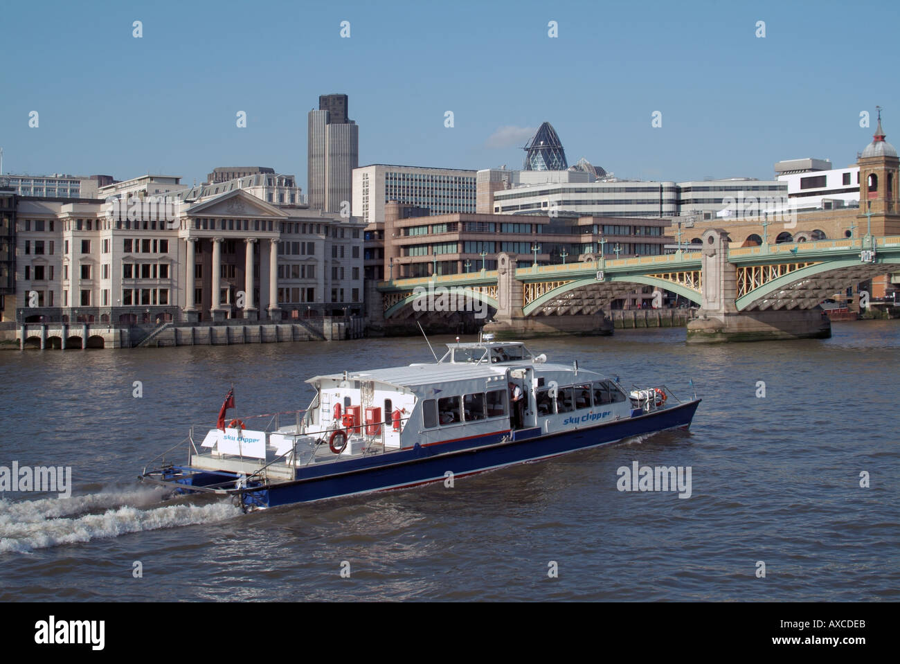 High speed thames clipper hi-res stock photography and images - Alamy