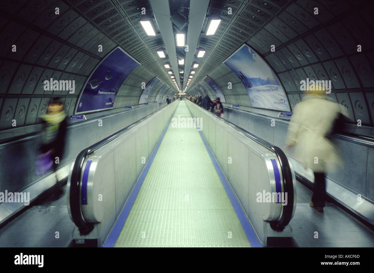 London underground jubilee line hi-res stock photography and images - Alamy