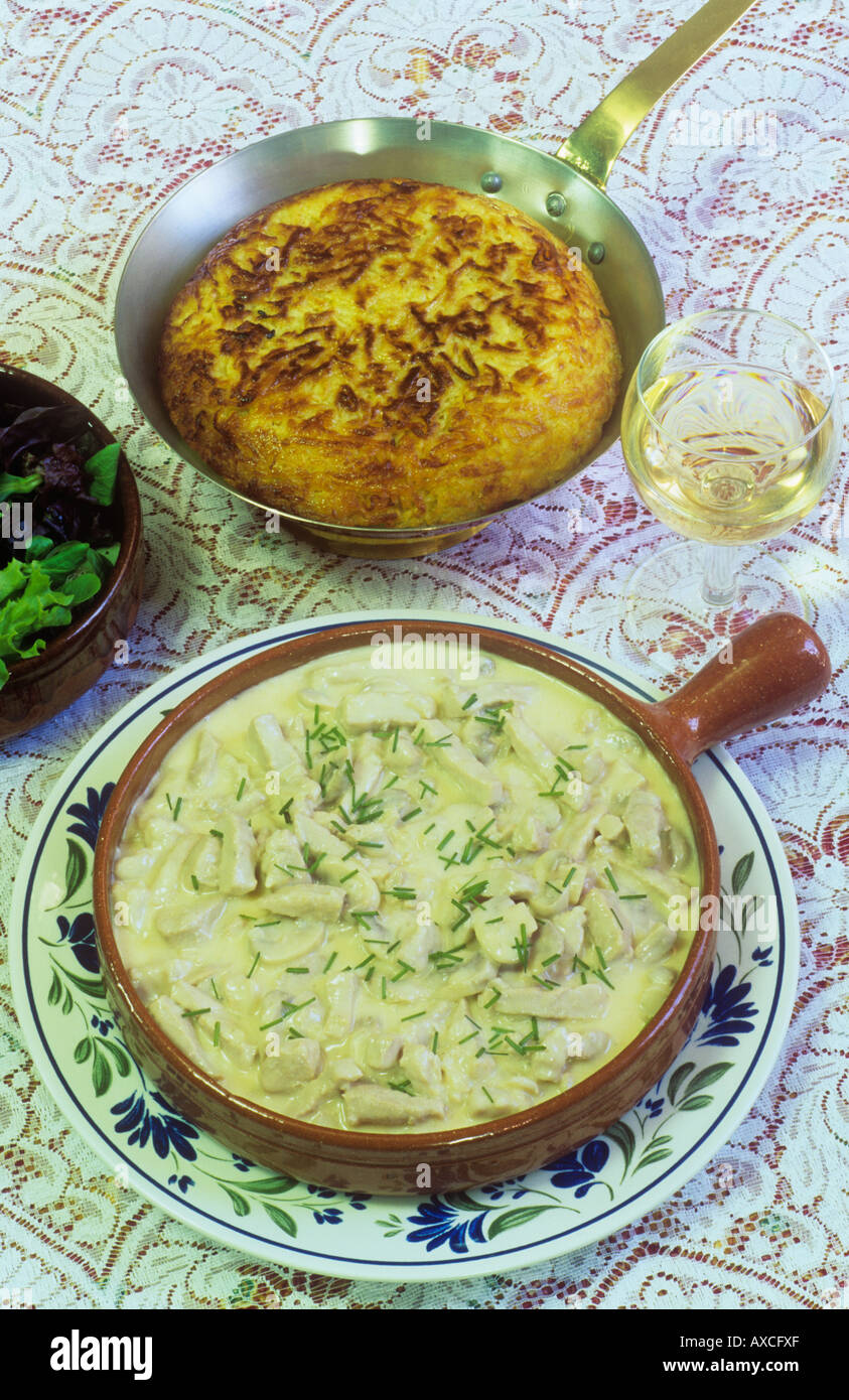 Switzerland food Veal Zurich style and rosti potatoes Stock Photo - Alamy