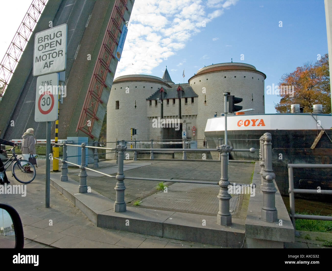 Draw bridge at entrance to city. Brugge. Belgium Stock Photo - Alamy