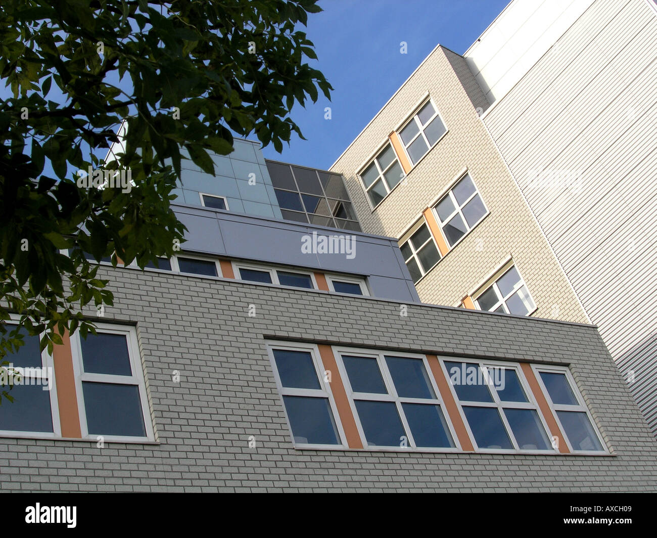 Rounded facade apartment building block hi-res stock photography and ...