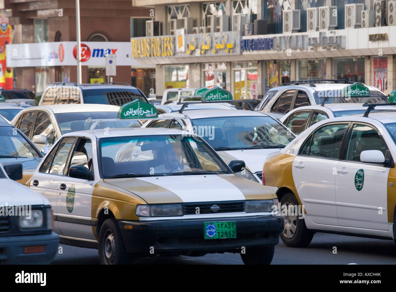 Taxis Abu Dhabi Stock Photo - Alamy