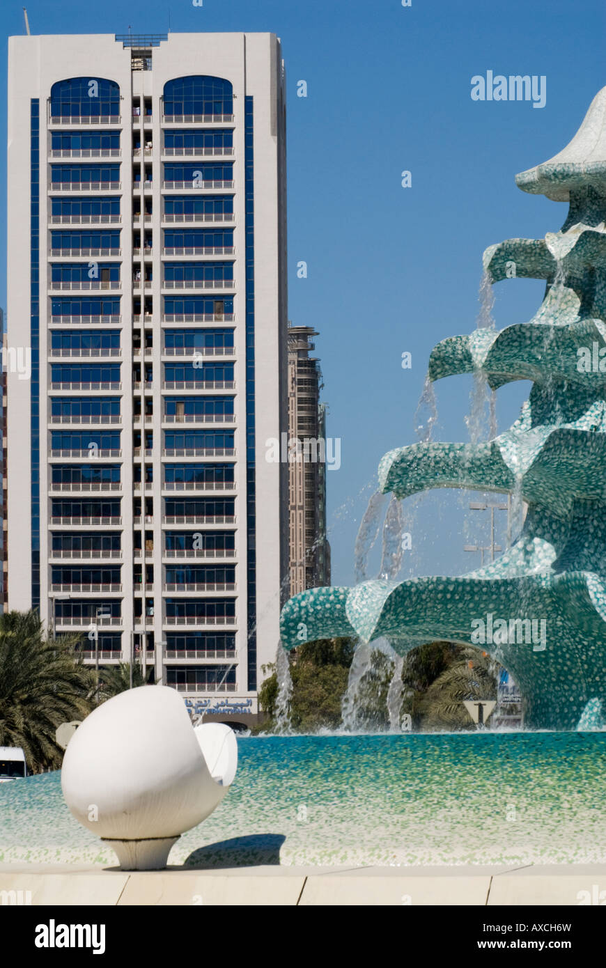Fountain on Traffic Roundabout Abu Dhabi Stock Photo - Alamy