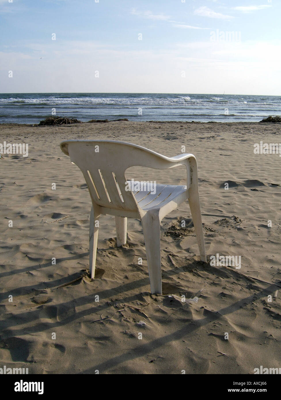 one plastic chair on beach Stock Photo - Alamy