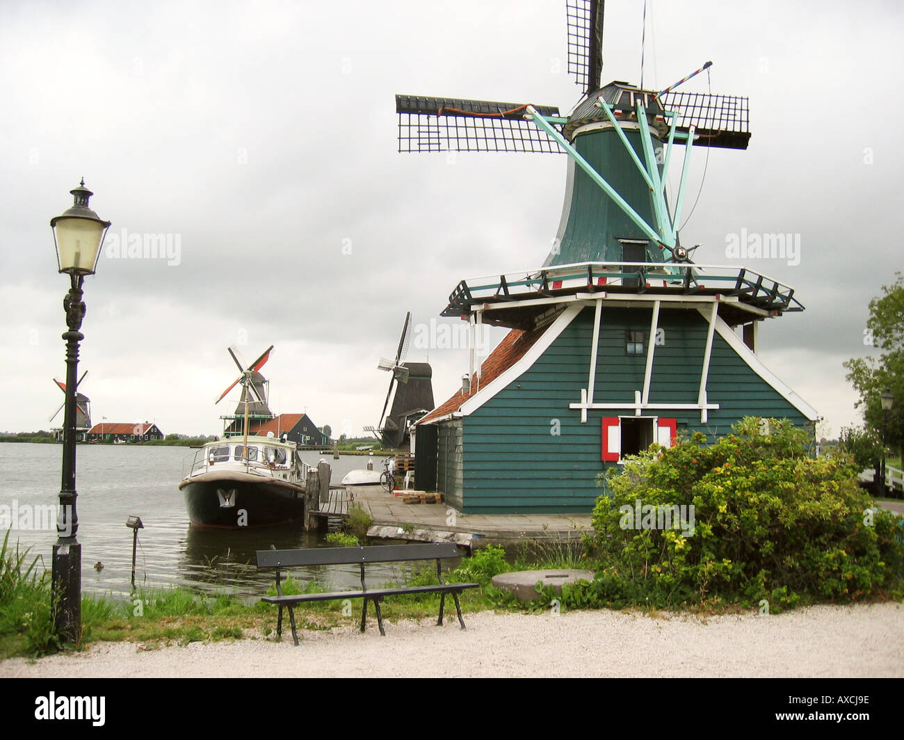 17th century dutch windmills hi-res stock photography and images - Alamy