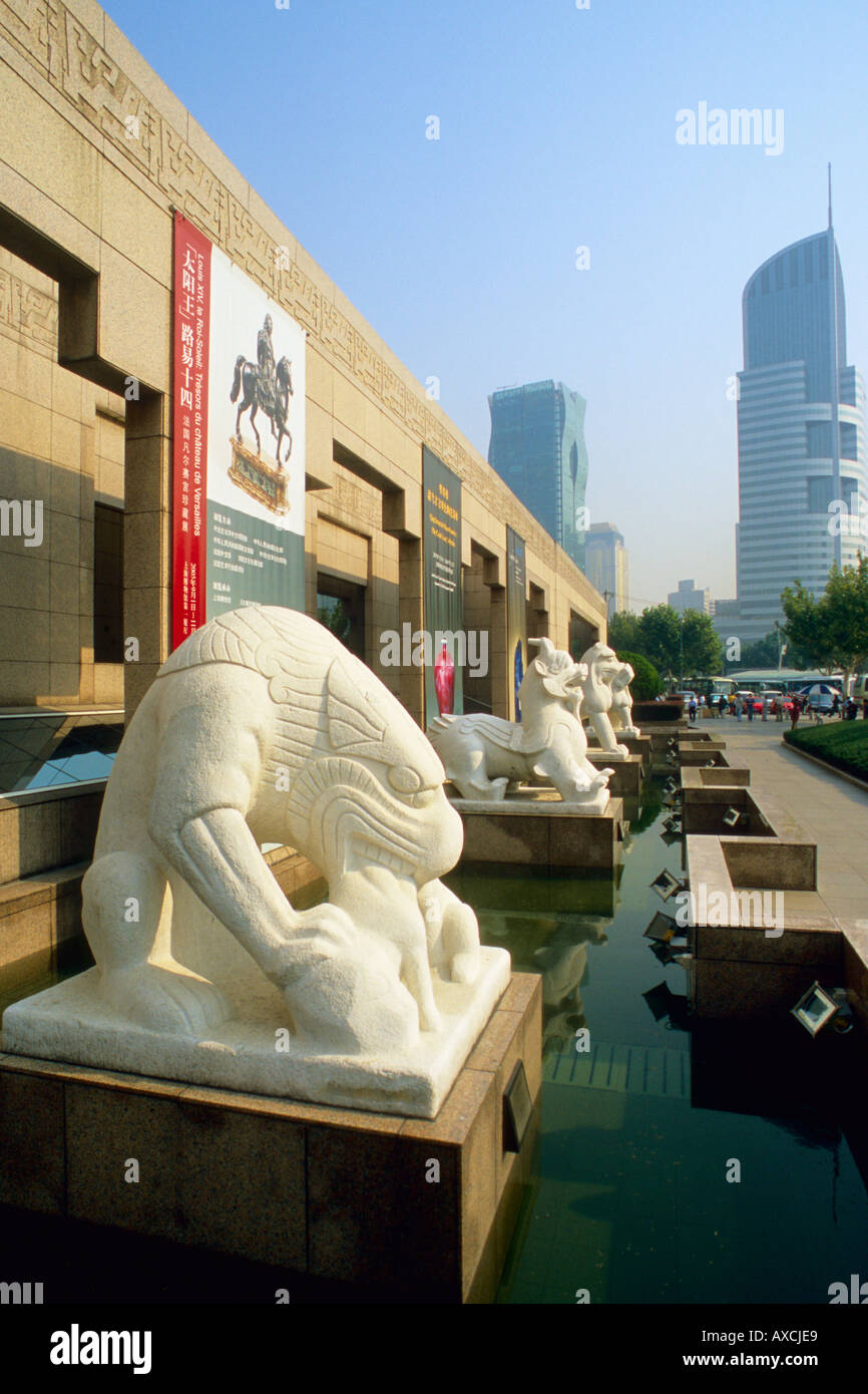 China shanghai museum statues hi-res stock photography and images - Alamy