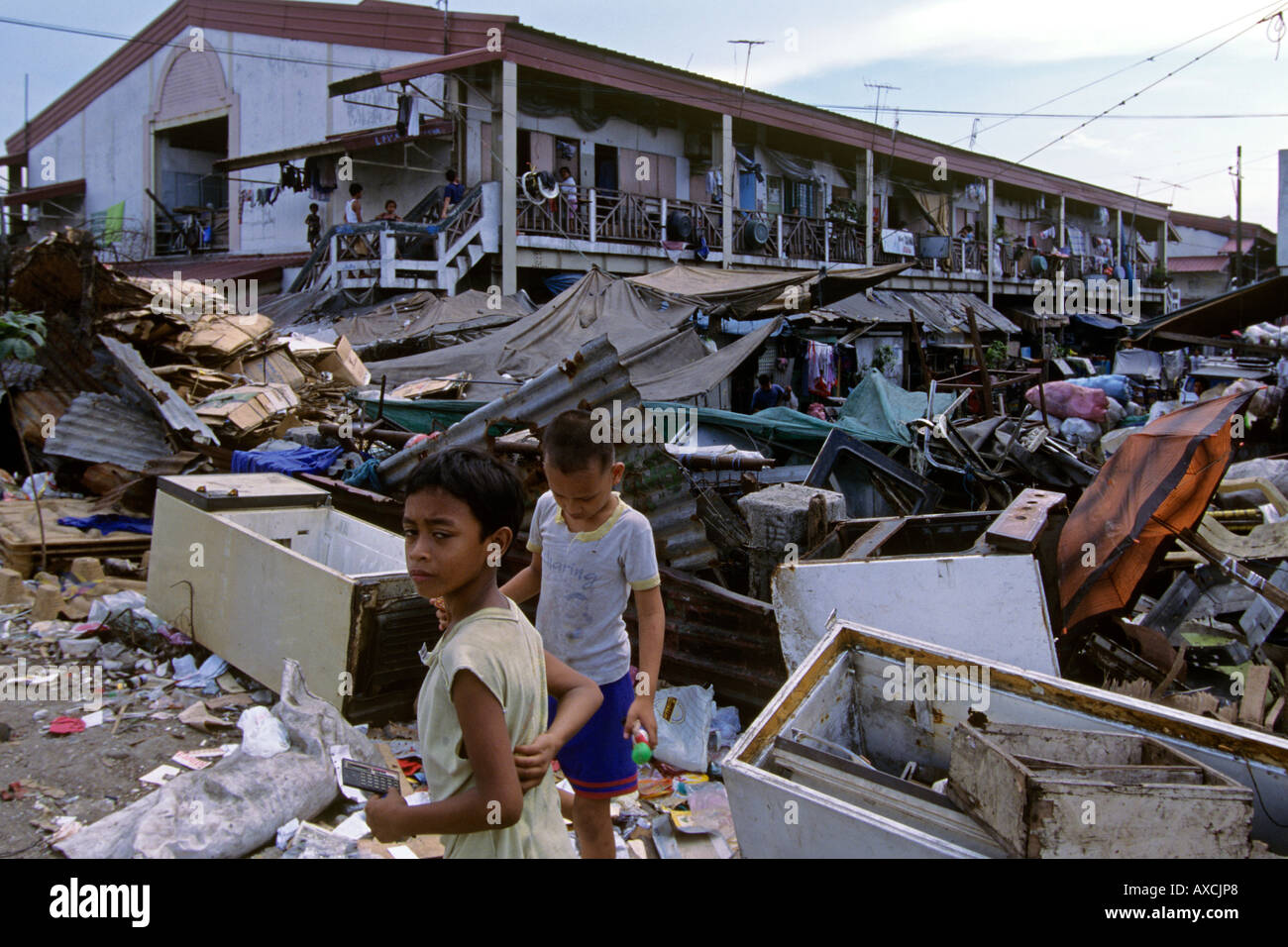 Squatters in manila philippines hi-res stock photography and images - Alamy