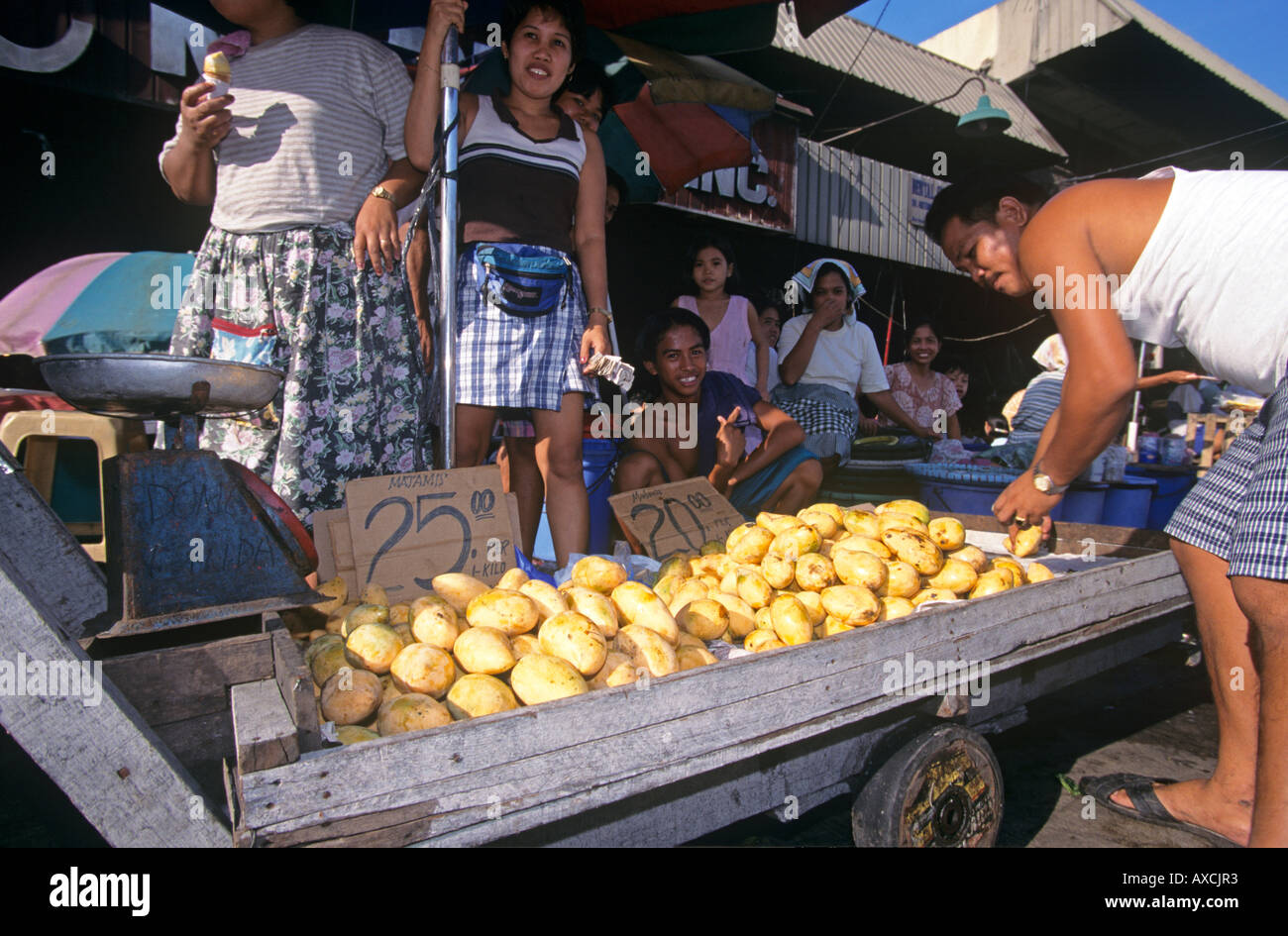 Roadside market, Manila, Philippines Stock Photo - Alamy