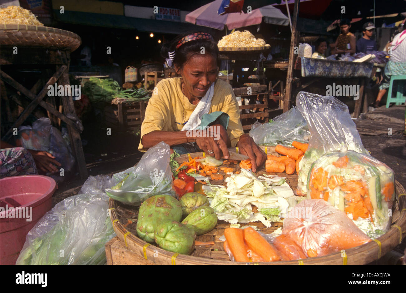 Roadside market, Manila, Philippines Stock Photo - Alamy