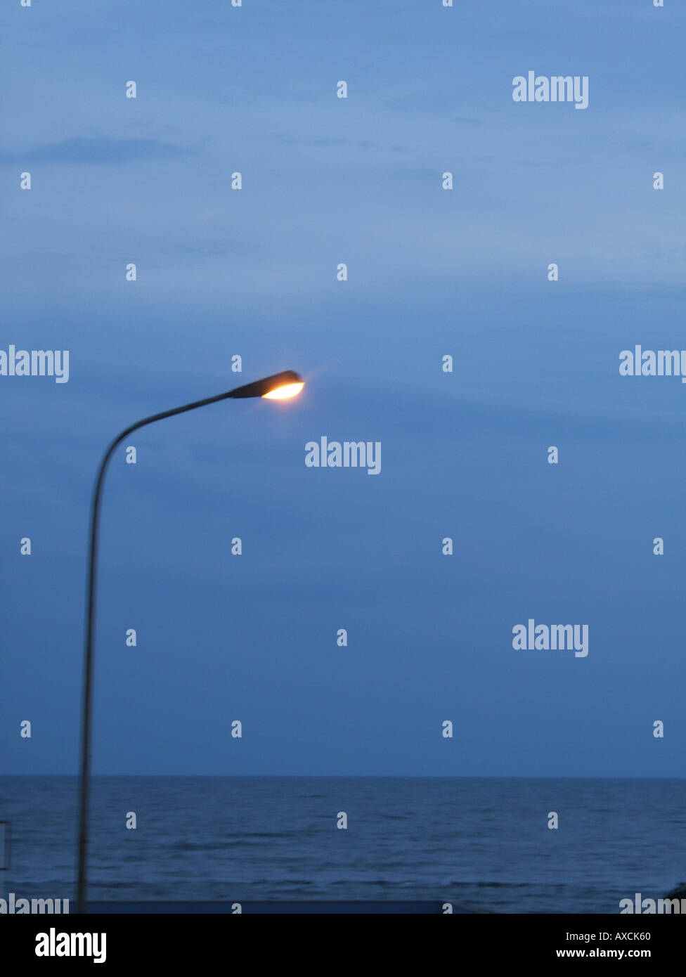 lamp post at night Stock Photo - Alamy