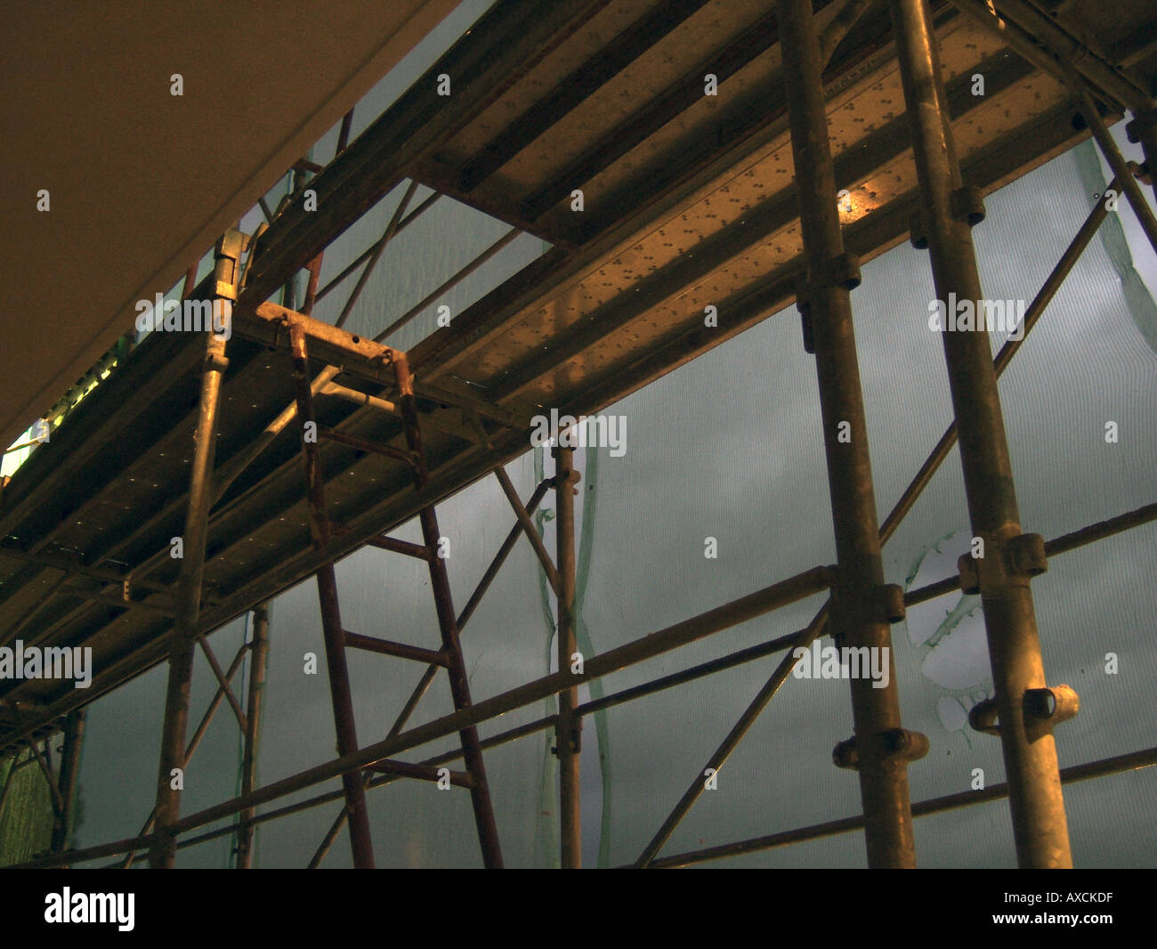 scaffolding at night Stock Photo - Alamy