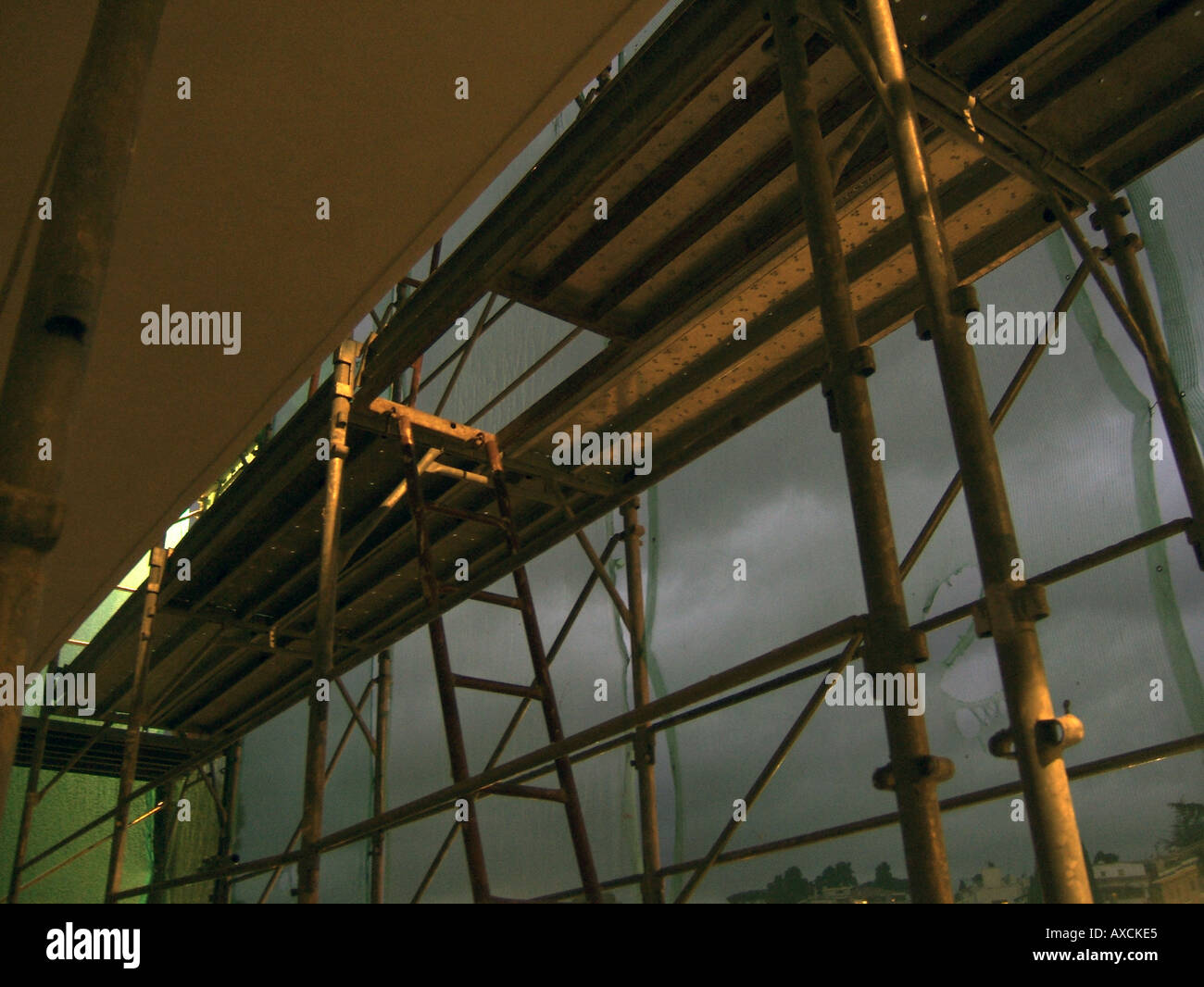 scaffolding at night Stock Photo - Alamy