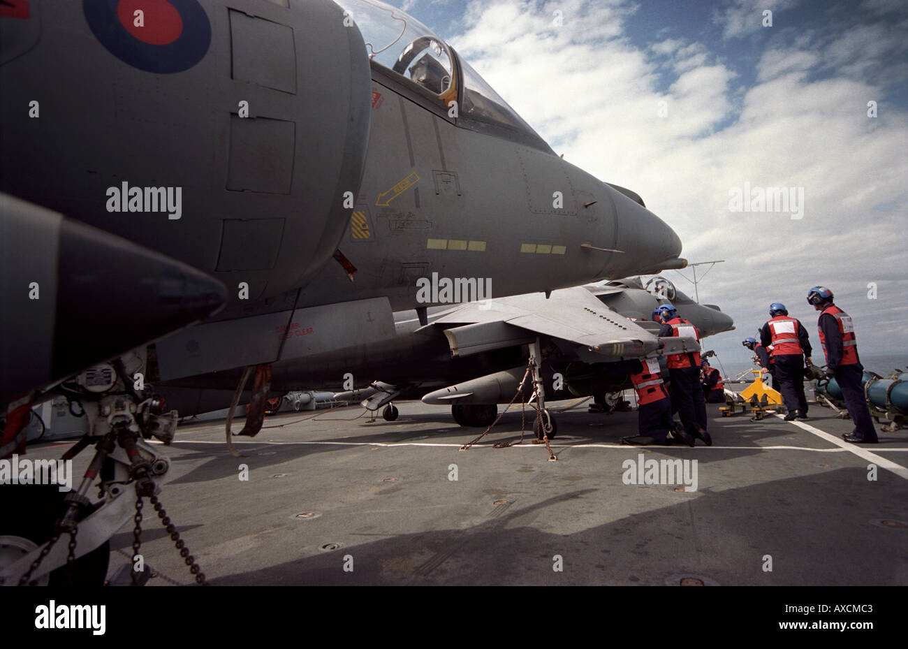 RAF armourers bomb up a Harrier GR7 s of 1 Sqn RAF on the Royal Navy ...