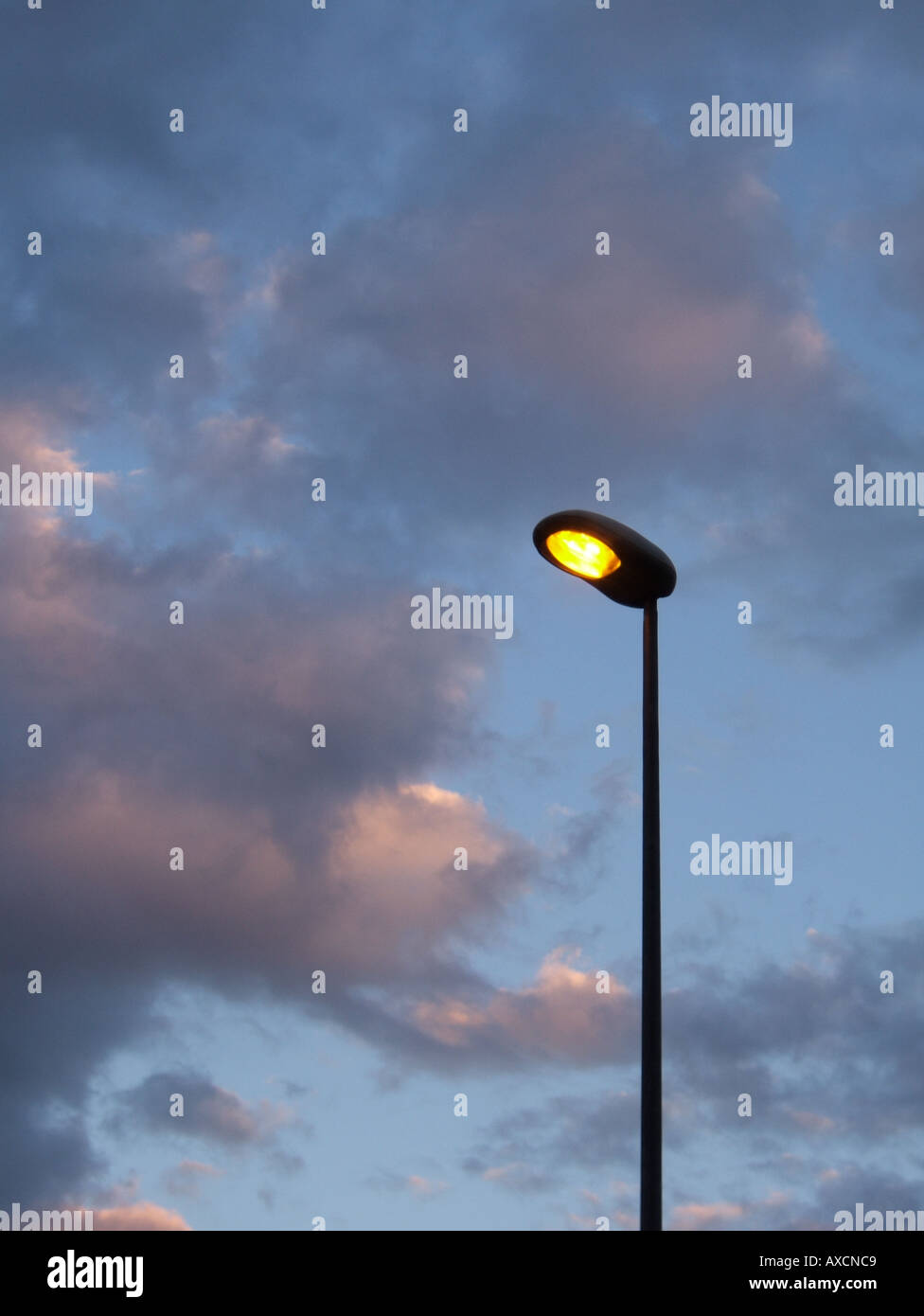 lit street lamp post Stock Photo - Alamy