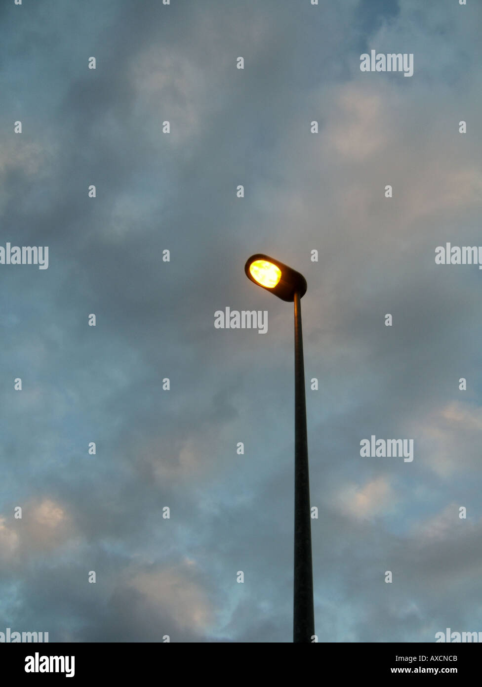 lit street lamp post Stock Photo - Alamy