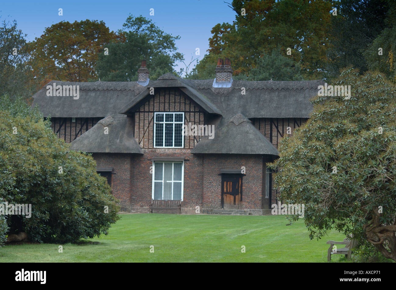 Thatched house houses old door doors hi-res stock photography and ...