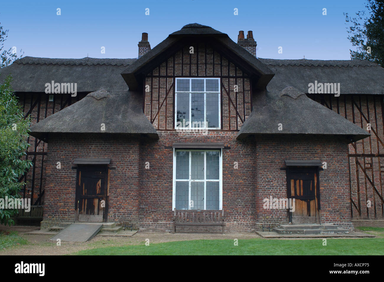 Thatched house houses old door doors hi-res stock photography and ...