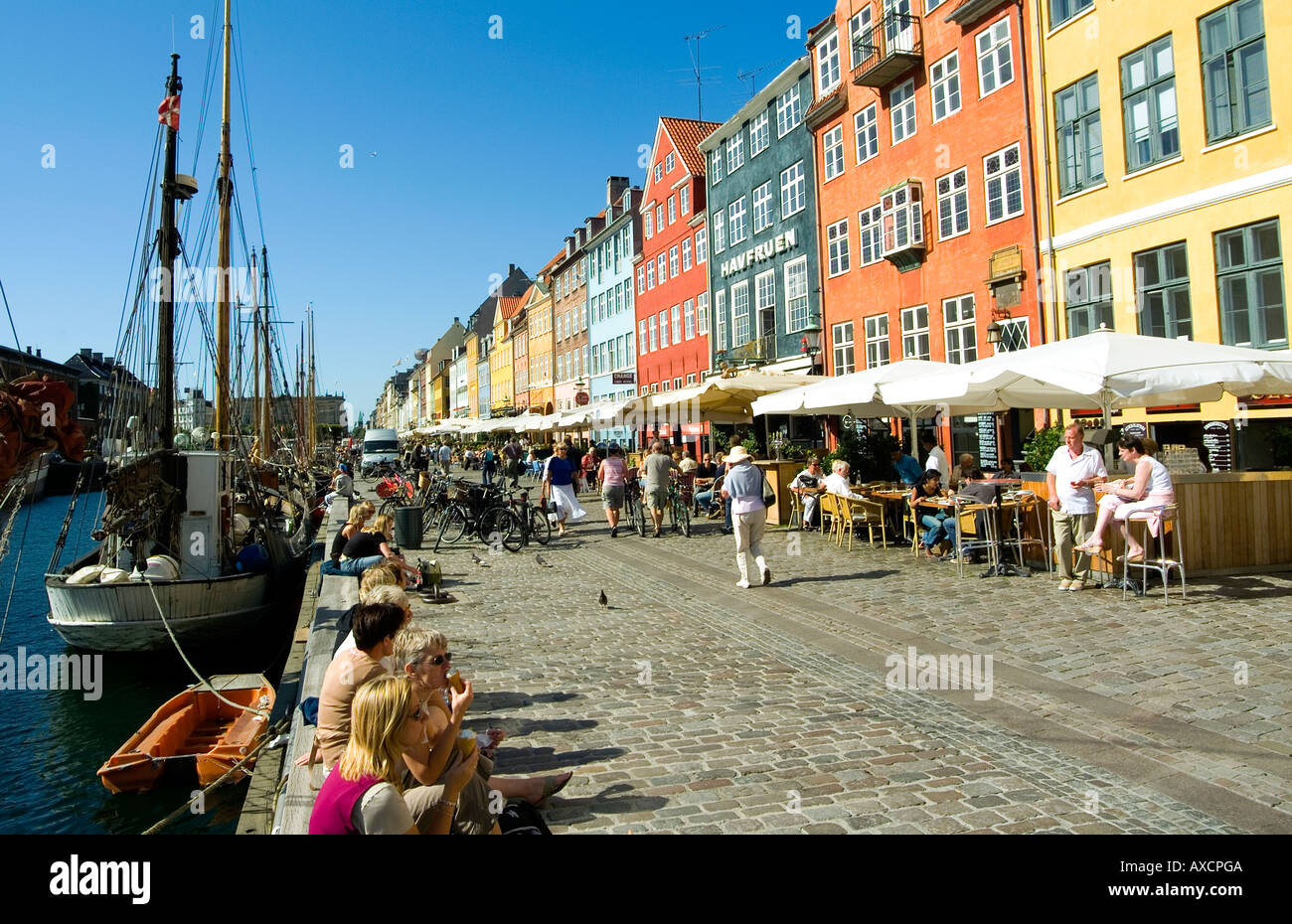 Nyhavn pedestrian waterfront street hi-res stock photography and images ...