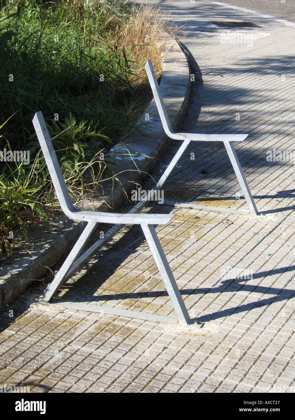 broken park bench Stock Photo - Alamy