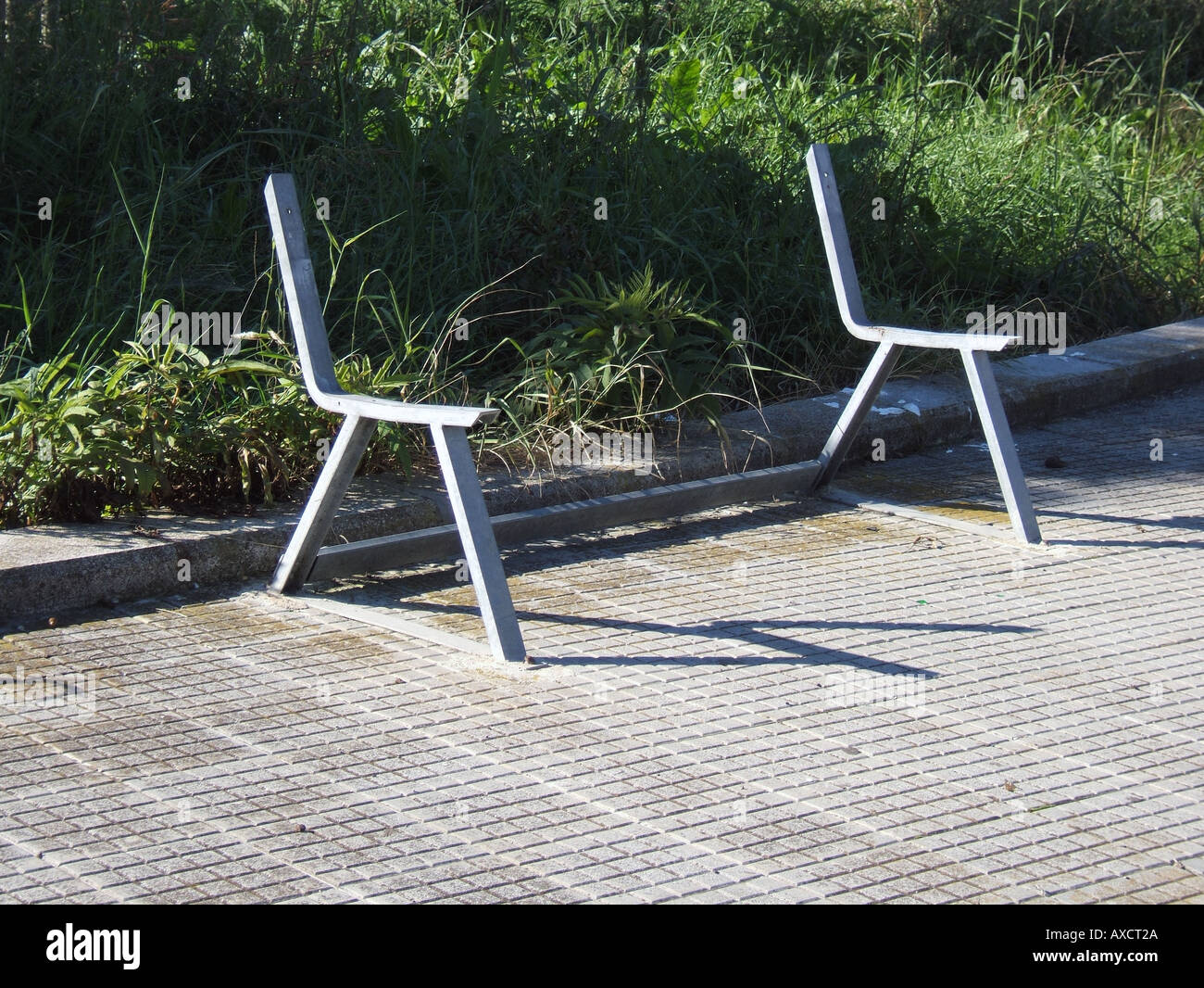 broken park bench Stock Photo - Alamy