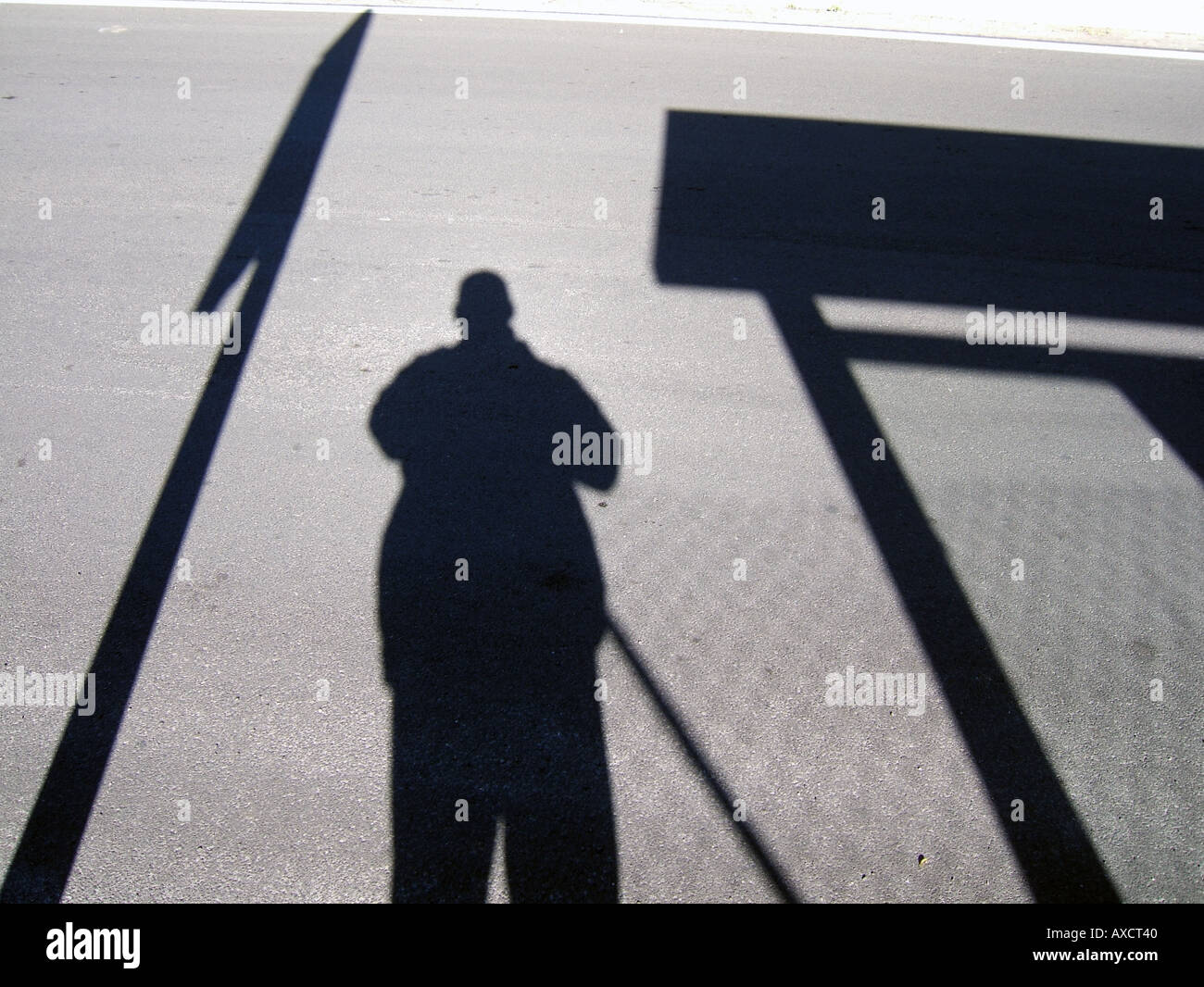 Woman lonely street bus stop hi-res stock photography and images - Alamy