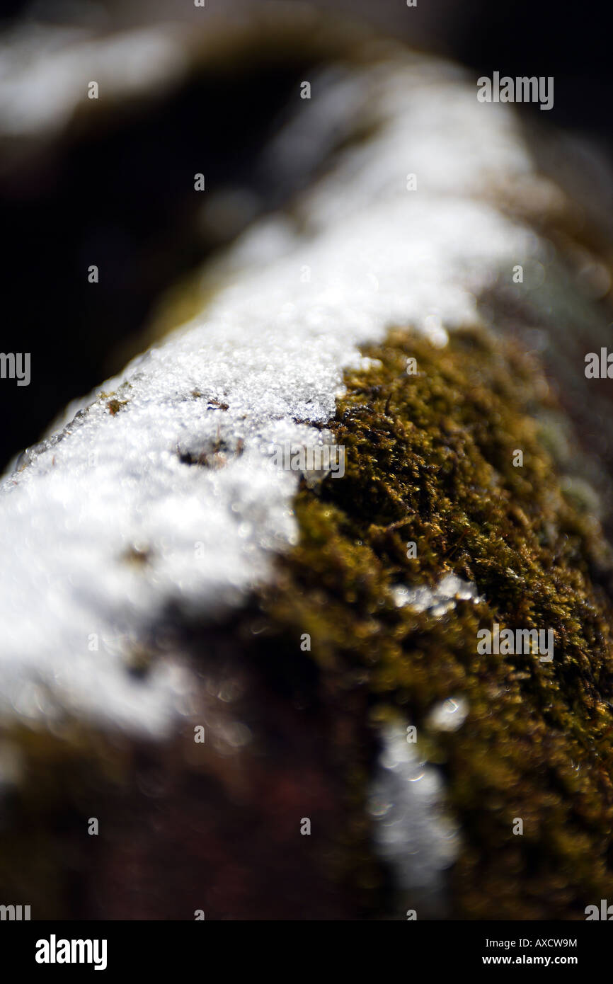 Snow on dry stone wall hi-res stock photography and images - Alamy