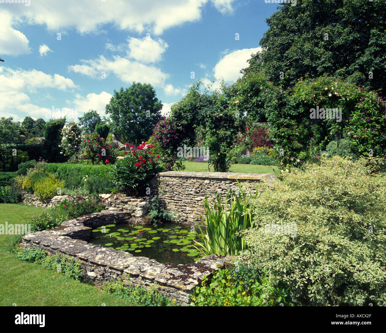 Stone formal garden pond water feature Stock Photo - Alamy