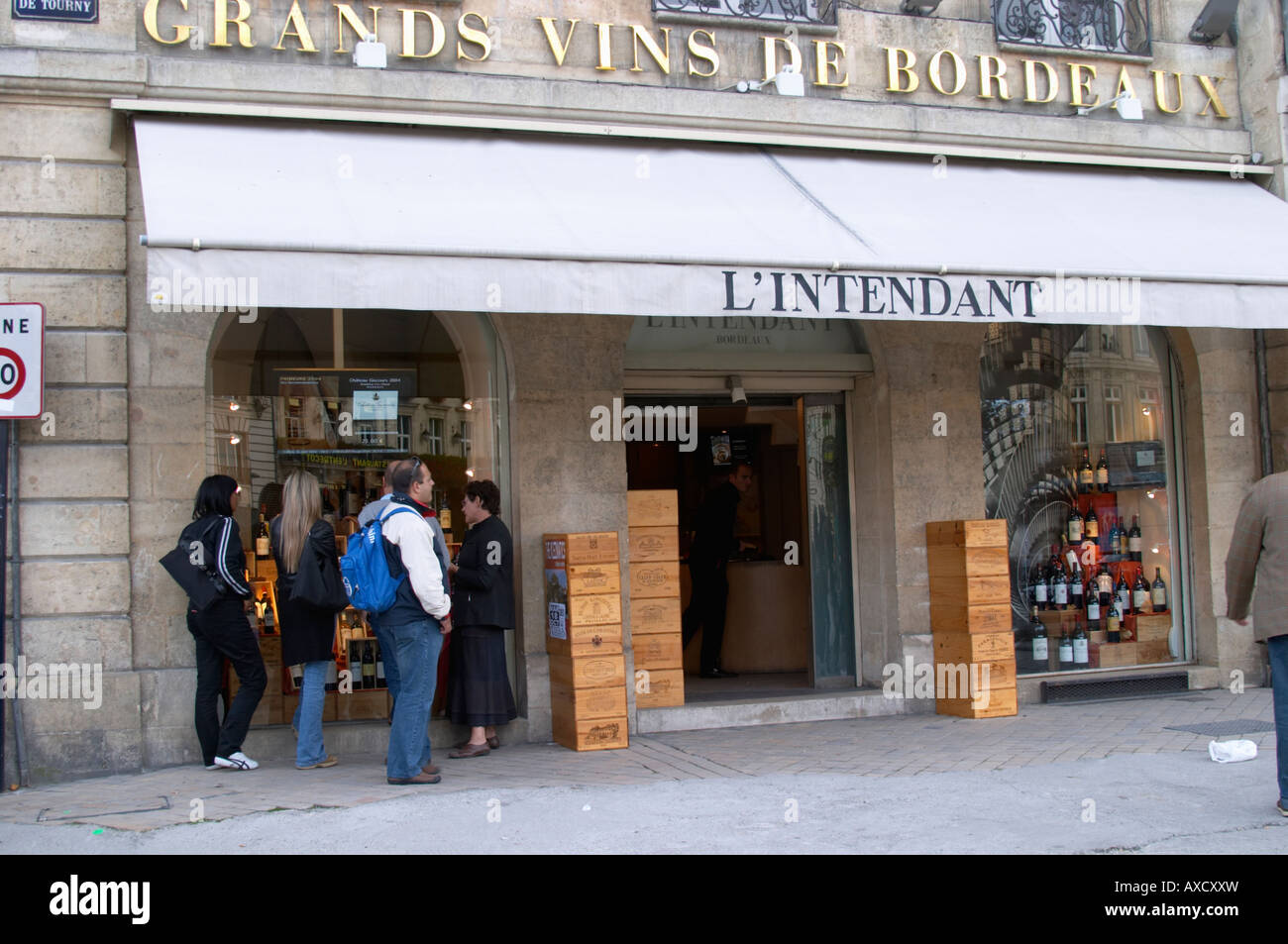 Wine shop. L'Intendant. Bordeaux city, Aquitaine, Gironde, France Stock ...