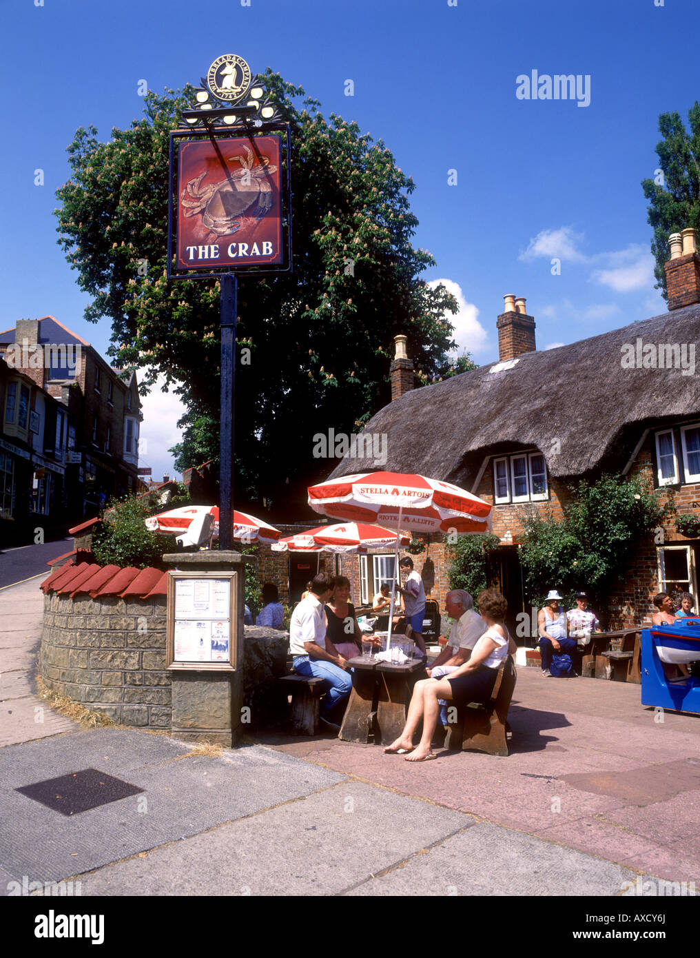 Shanklin - Enjoying a drink outside the Crab Inn Stock Photo - Alamy